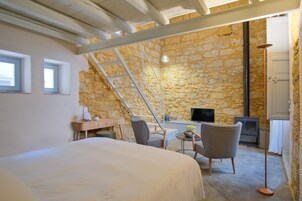 Suite Deluxe | Cofre no quarto, cortinas/cortinados opacos, Wi-fi grátis