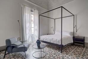 Quarto Deluxe | Casa de banho | Um secador de cabelo