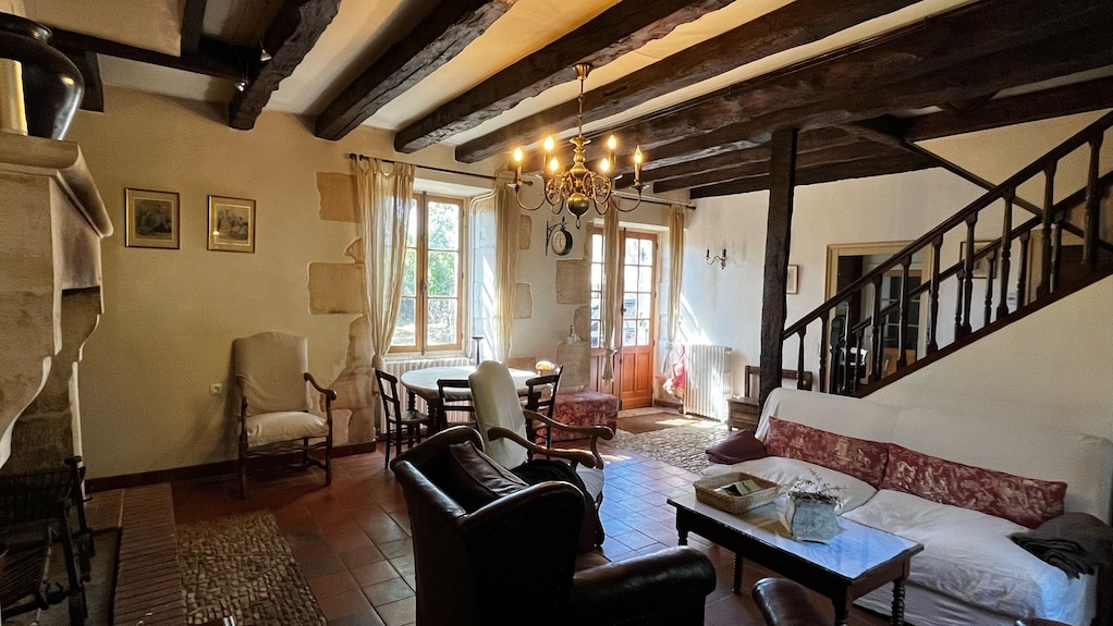 Maison Périgourdine En Pierre Nature Avec Piscine - Dordogne