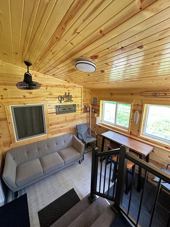 Suite Location, Walk To All The Venues Okoboji Area Has To Offer.. - Okoboji, IA