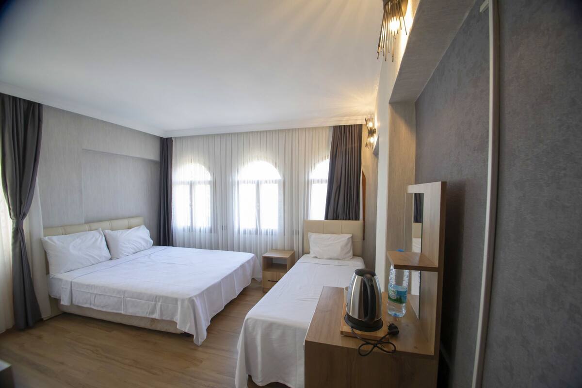Roupa de alta qualidade, minibar grátis, cofre no quarto