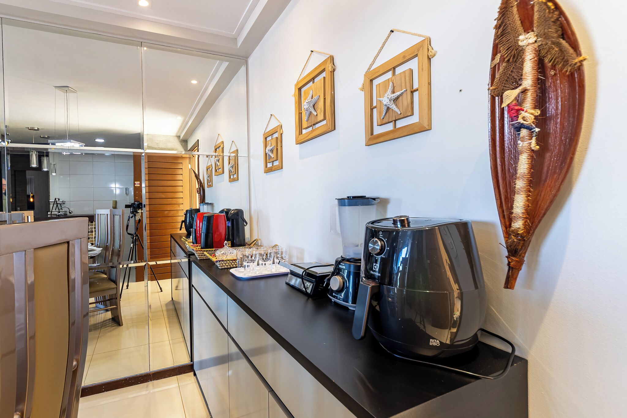 Apartamento | Kitchenette privada | Um frigorífico, um micro-ondas, uma máquina de lavar louça 