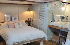Apartamento Tradicional, casa de banho anexa, vista para a marina | Wi-fi grátis, roupa de cama fornecida 