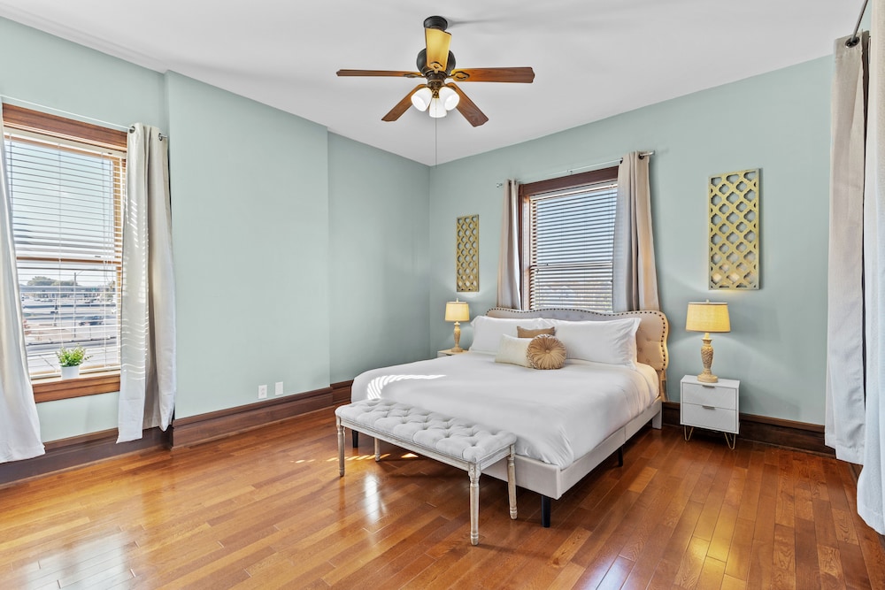 The Marquis Manor | JZ Vacation Rentals - St. Louis | Vrbo