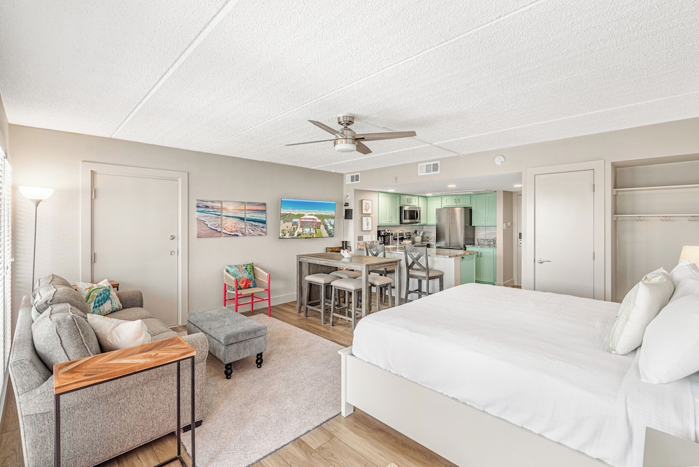 Boutique Beachfront Resort Condominium With Beach Boardwalk | Casa Condo 208 - Corpus Christi, TX