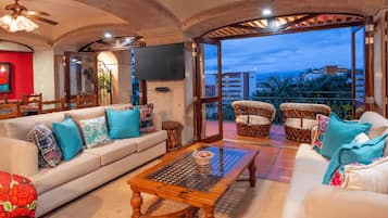 Apartamento superior, 3 quartos, banheira de imersão, vista para o jardim | Vista do quarto