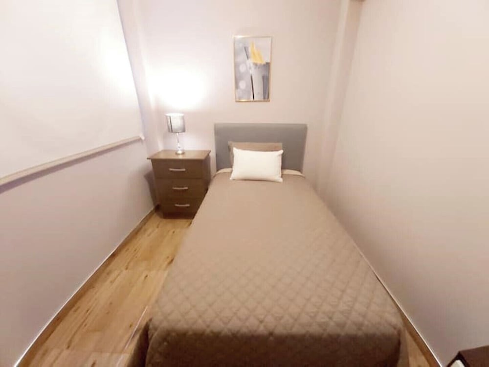 Departamento En San Isidro, A 8 Minutos Del Centro, Con Cochera. - Laredo