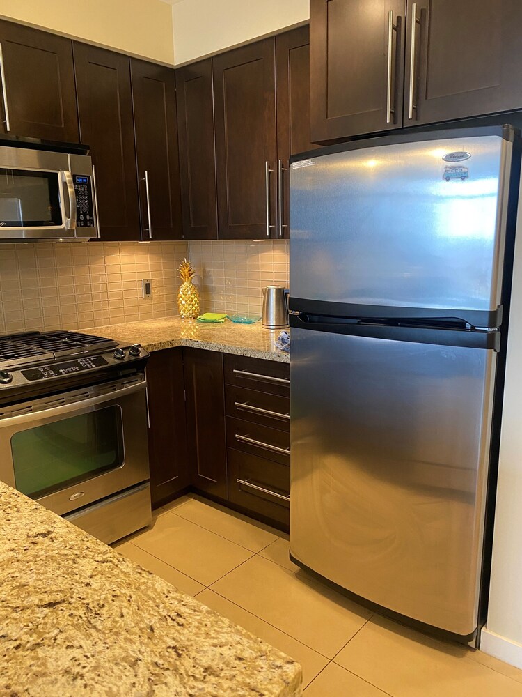 Downtown Kelowna-Steps to the Lakeside & Prospera Place - Kelowna | Vrbo