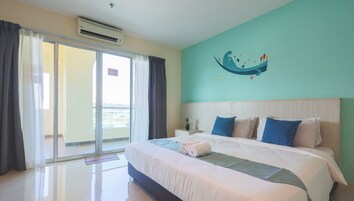 Suite-Estúdio Premium, varanda, vista para o mar | Secretária, cortinas/cortinados opacos, quartos insonorizados 