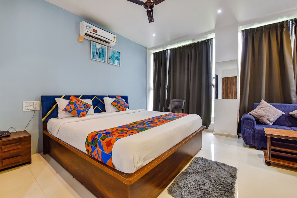 Quarto de Luxo | Lençóis de algodão egípcio, roupa de alta qualidade, cofre no quarto