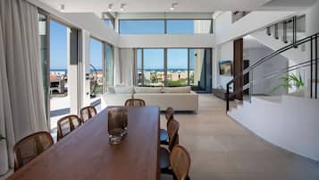 Villa Deluxe, piscina privativa, vista para o mar | Sala de jantar