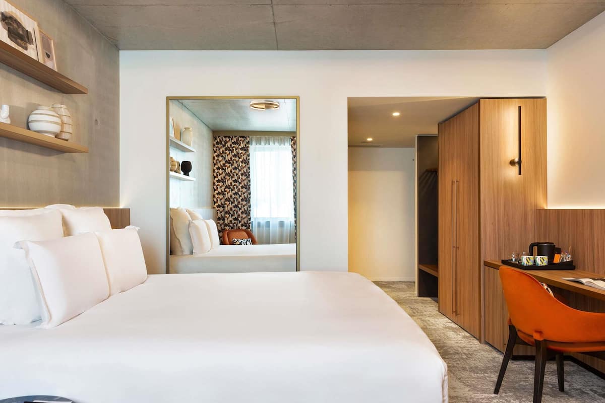 Roupa de alta qualidade, camas de colchão pillowtop, cofre no quarto