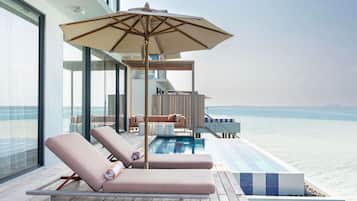 Quarto (Two Bedroom Ocean Water Pool Atelier) | Roupas de cama premium