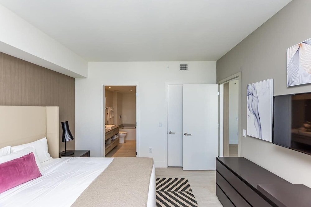 This impressive 2-bedroom corner apartment combines elegance, comfort ...