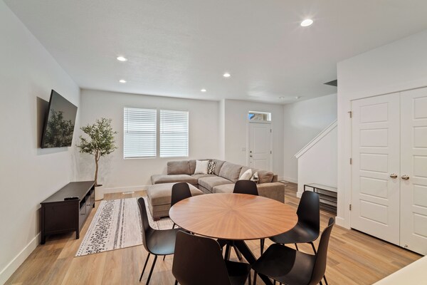 New Heber Townhouse + Views + 2 Car Garage + Washer + Dryer - Heber City, UT