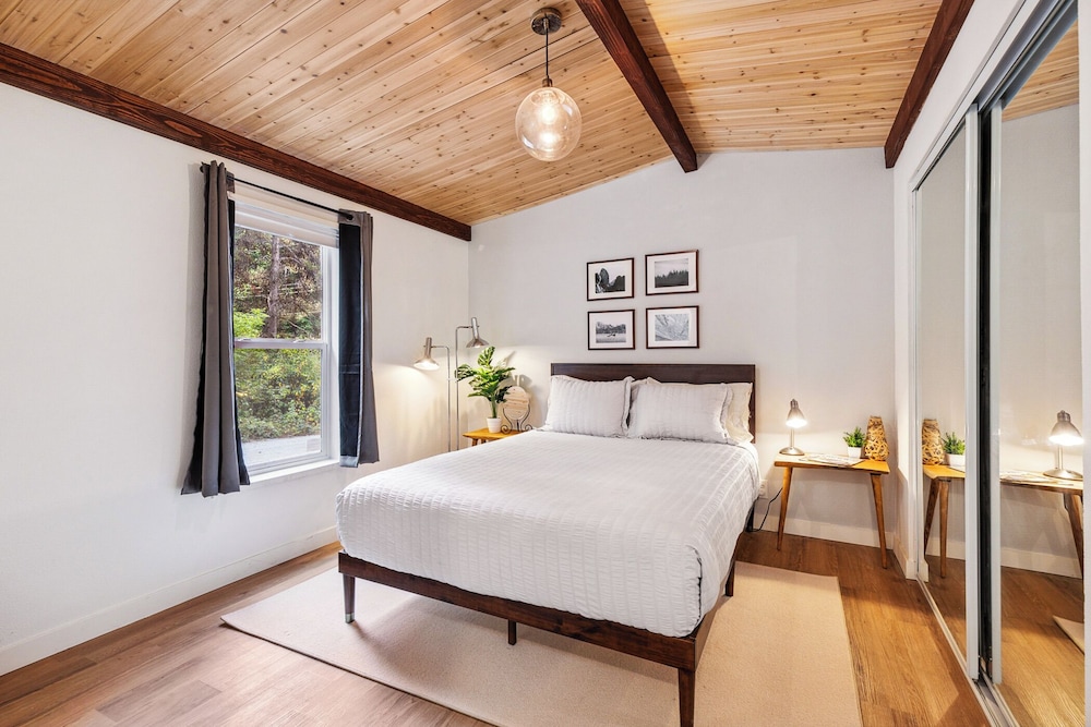 Recreation Station - Game Room, Hot Tub, Plunge Pool! - Index, WA
