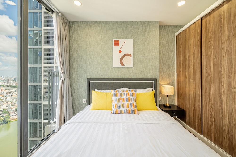 Spacious 3Brs Apt - Large Living room - Amazing Pool & Gym - Ho Chi ...