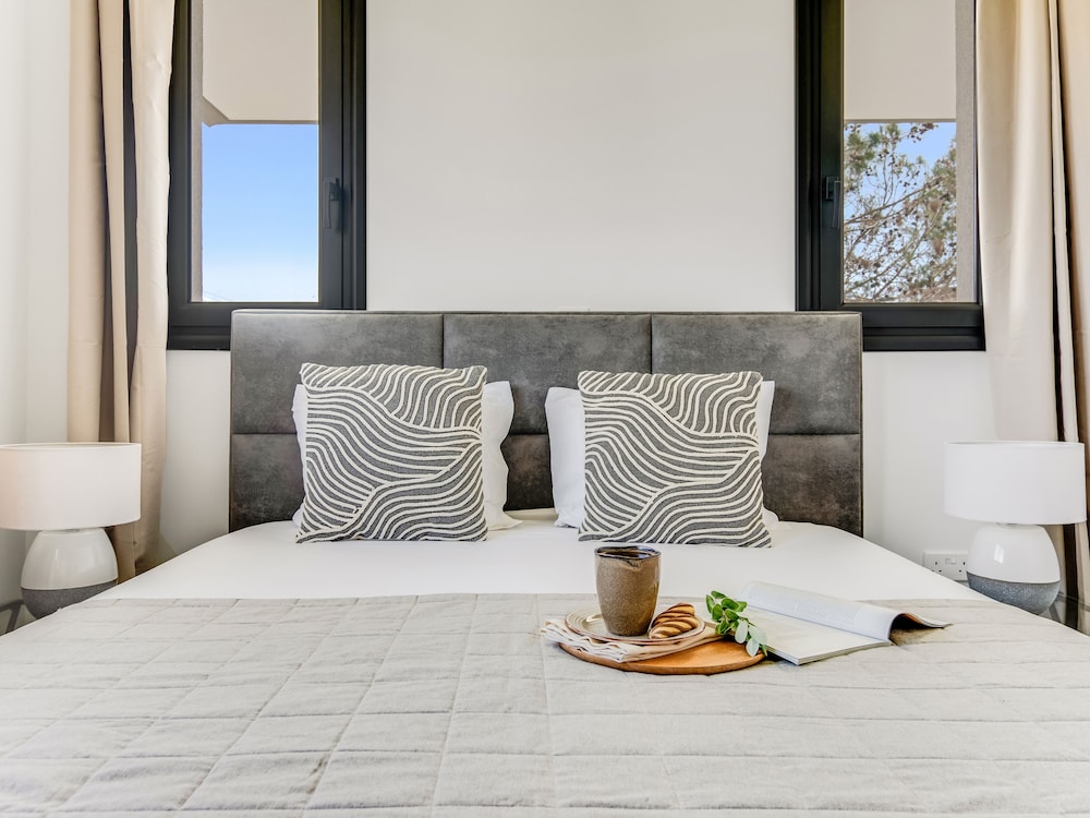 Sanders Triple - Lovely 1-bdr Apt With Balcony - Limassol