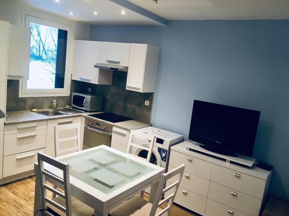 Agréable Studio Neuf Avec Vue + Parking Gratuit - Bagnères-de-Luchon