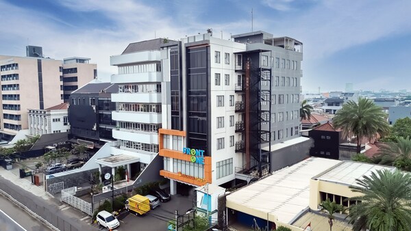 Front One Boutique Hotel Taman Anggrek - Jakarta