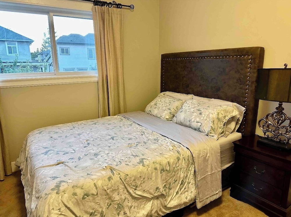 Your Spacious Vacation Home - Surrey