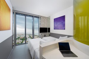Quarto, 2 camas individuais, Vista para a cidade | Roupa de alta qualidade, edredões de penas 