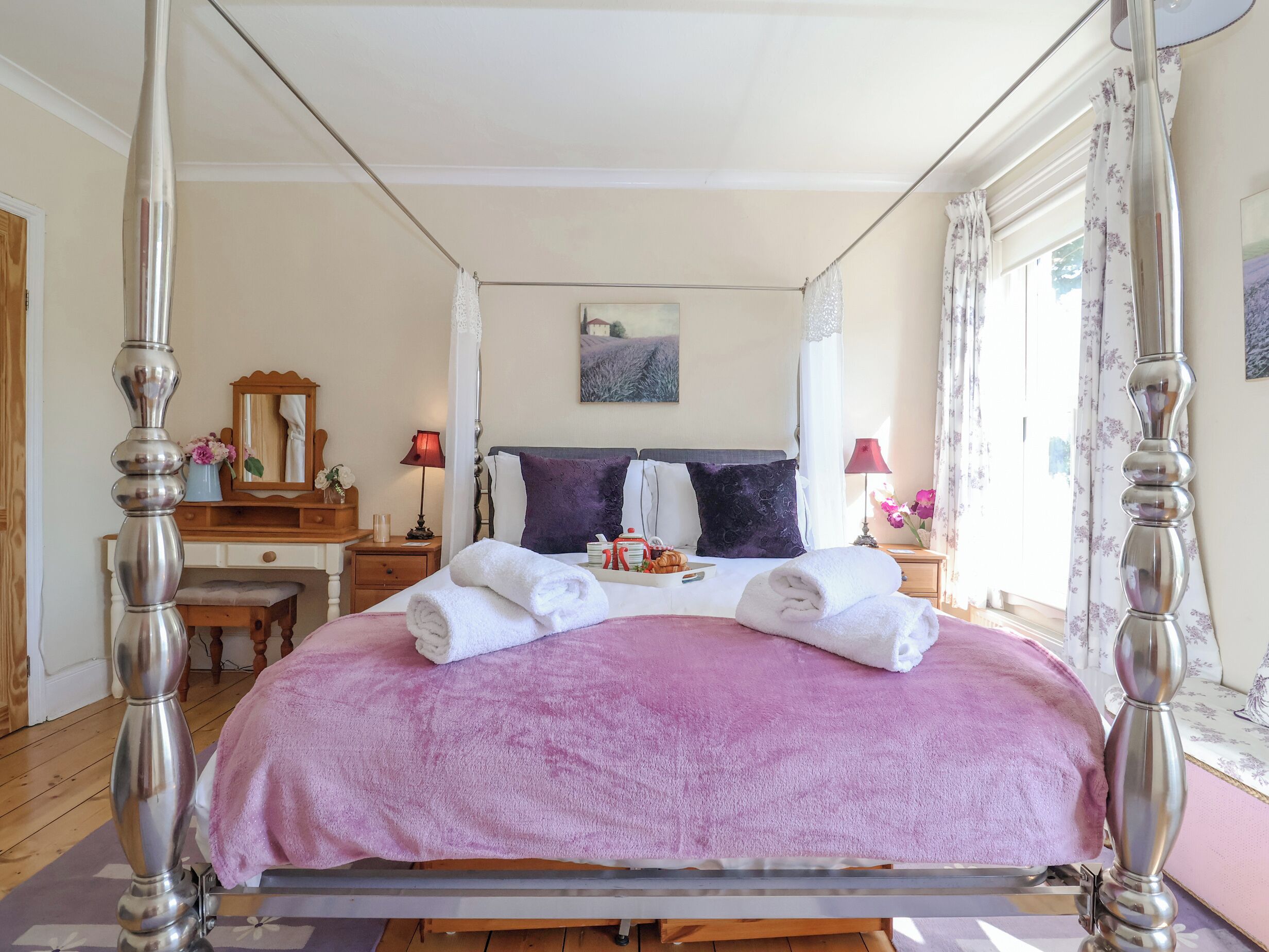 3 quartos, com decoração personalizada, com mobília individualizada 