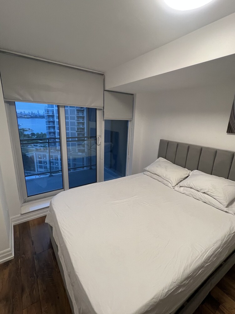 2 Bedroom Lakrefront Condo - Toronto | Vrbo