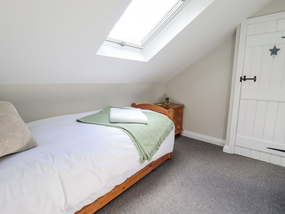 THE COTTAGE 16 NORTHSIDE, pet friendly, with open fire in Patrington ...