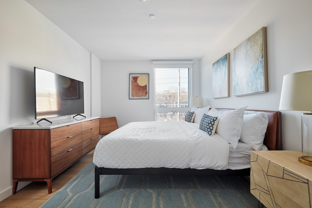Modern 3 Br Loft -Shared Deck - Gym - Mins To Nyc - Secaucus, NJ