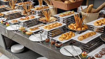 Café da manhã com buffet todos os dias mediante uma taxa