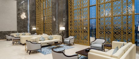 Área de estar no saguão