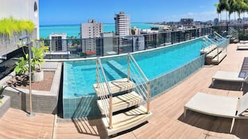 Apartamento | Piscina | Piscina interior, guarda-sóis, espreguiçadeiras