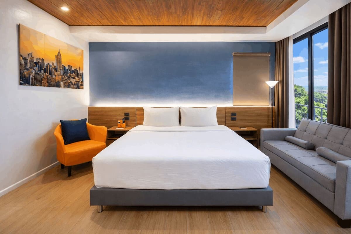 Quarto Signature | Minibar, secretária, cortinas/cortinados opacos, quartos insonorizados