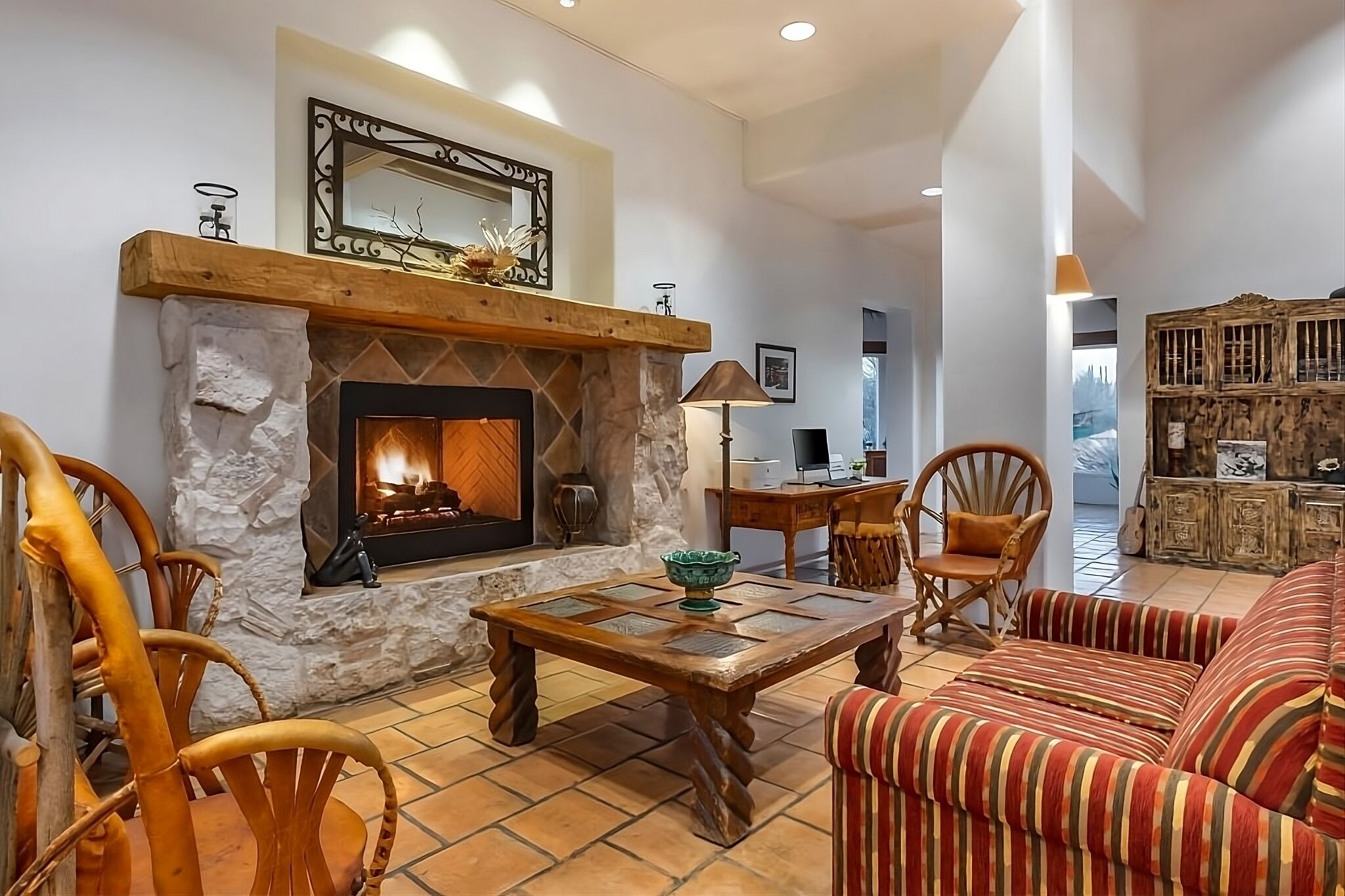 Cave Creek's Hidden Jewel! Swimming Pool, Free Parking, Full Kitchen! - Cave Creek, AZ