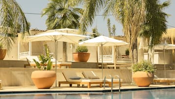 2 piscinas exteriores