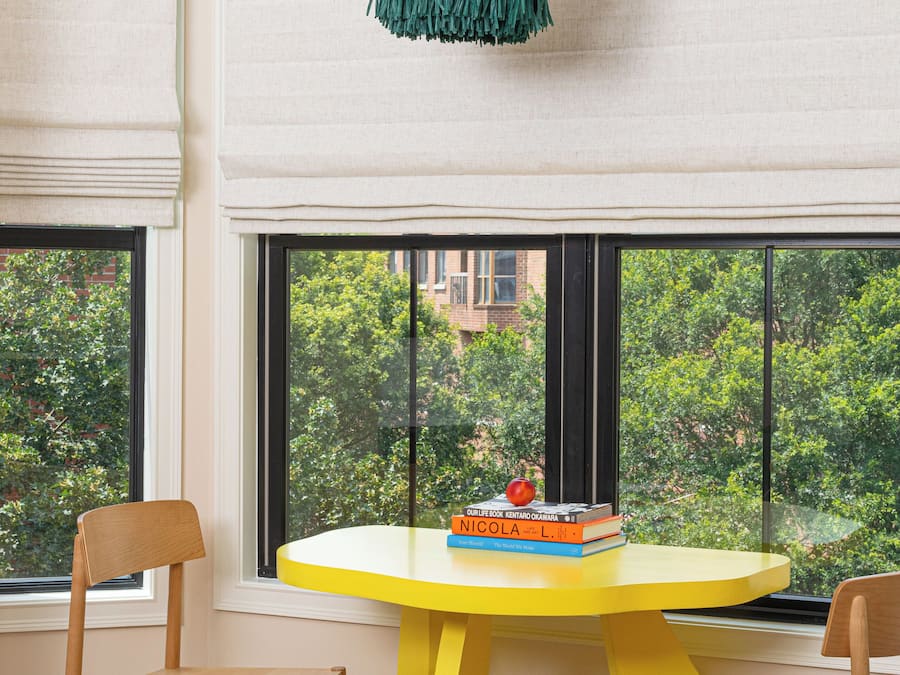 Suite 303 Iconic Corner King | Sala de estar | Televisor LED de 43 polegadas com canais digitais