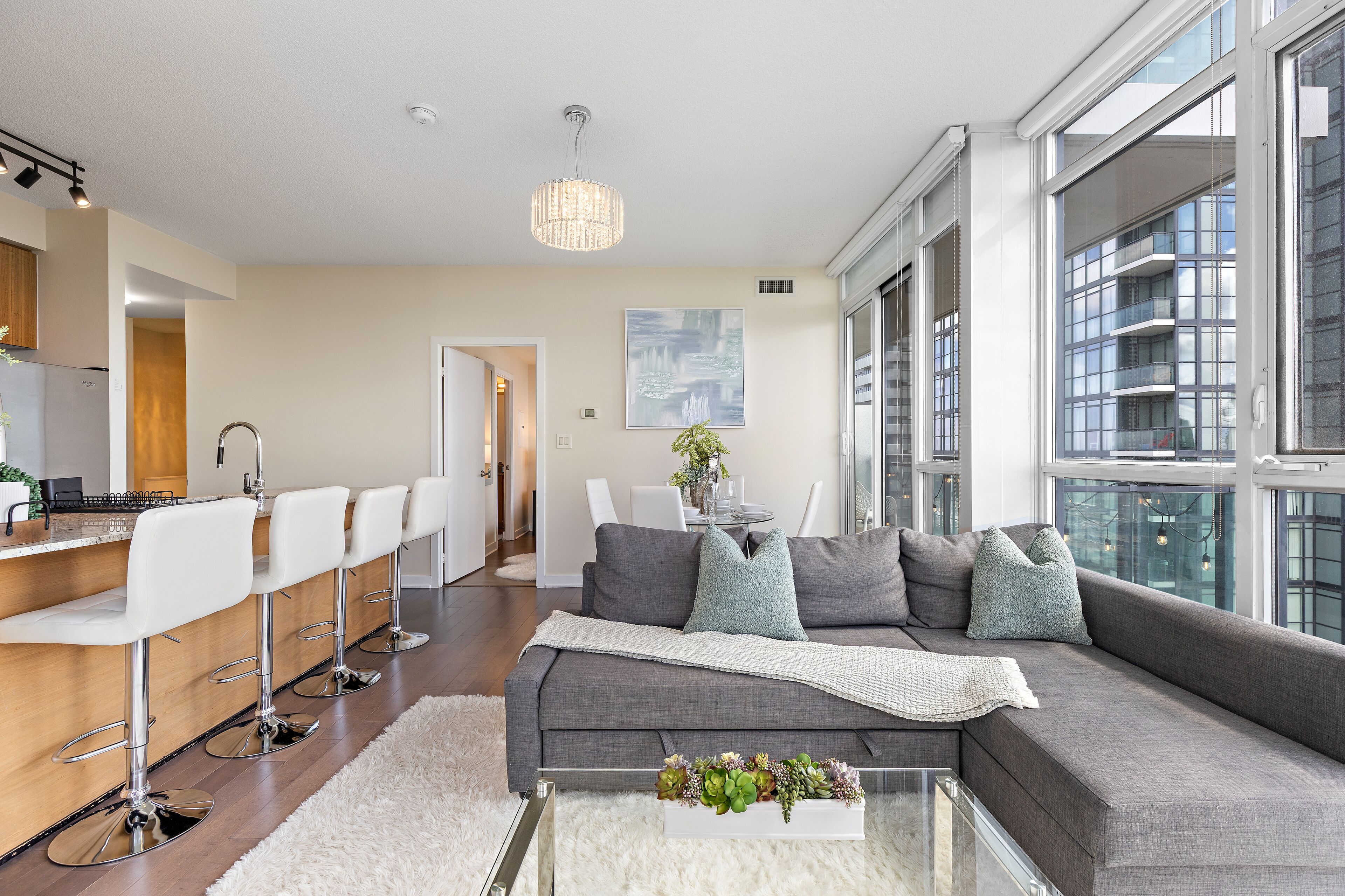 Luxury 2.5 Bedroom 2 Bathroom 1 Parking Spot Near Sq1 Condo Breathtaking Views! - Toronto