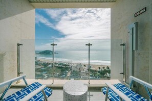 Oceanview senior room queen terrace | Vista do quarto