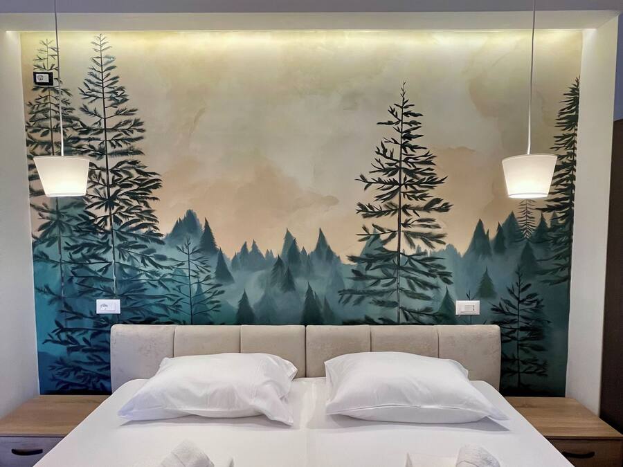 Quarto casal luxo, 1 cama King | Roupas de cama premium, cofres nos quartos, escrivaninha