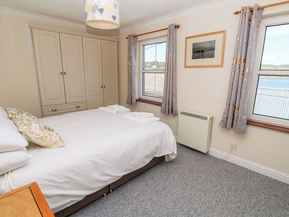 THE MARINERS, family friendly, country holiday cottage in Coverack ...