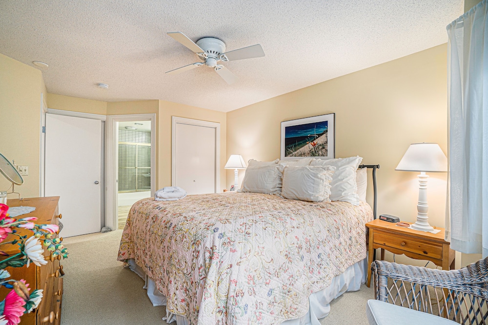 Lake-view Condo With Private Beach, Fireplace, Deck, Washer/dryer, Streaming - Glen Arbor, MI