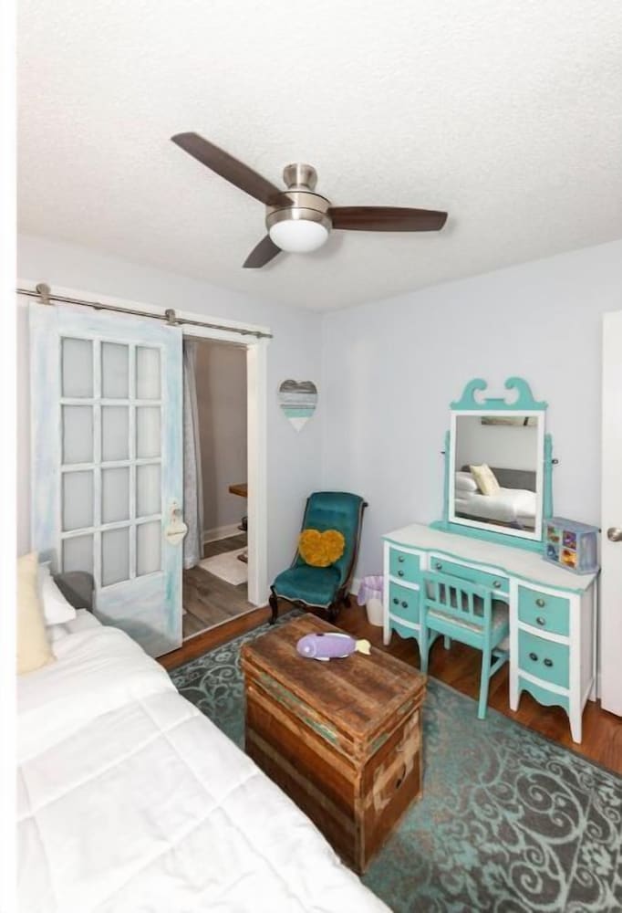Tranquil Tides Cottage 3 Miles From The Beach - Southport, NC