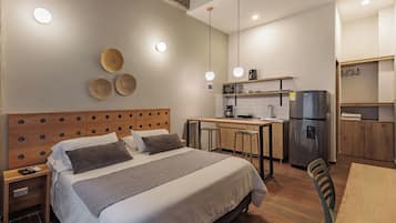 Estúdio Superior, 1 cama king-size, cozinha | 1 quarto, roupa de alta qualidade, cofre no quarto, secretária