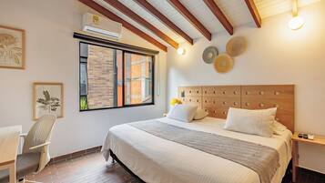 Apartamento, 1 quarto, varanda | 1 quarto, roupa de alta qualidade, cofre no quarto, secretária