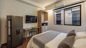 Estúdio Standard, 1 cama queen-size, cozinha | 1 quarto, roupa de alta qualidade, cofre no quarto, secretária