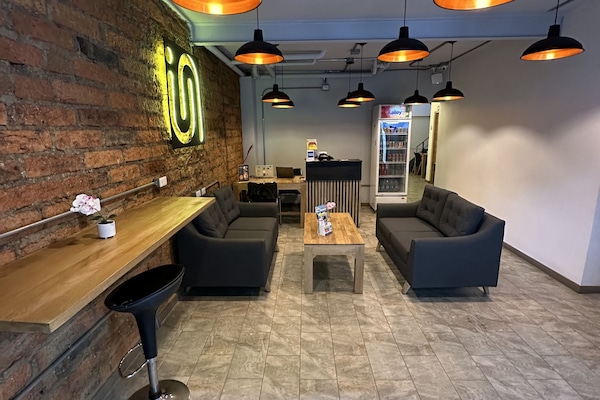 Smart TV de 40 polegadas com canais digitais, Netflix