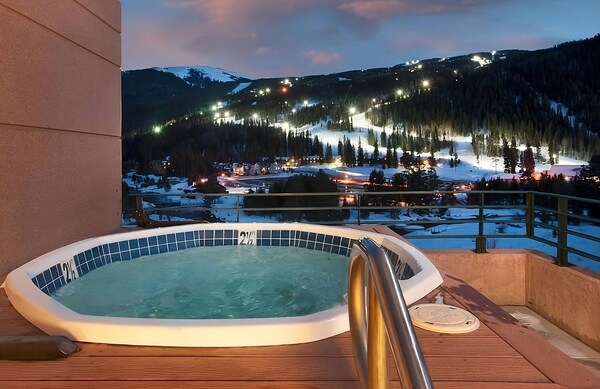 Pet-friendly Hotel, Outdoor Jacuzzi! 4 Relaxing Units, Free Shuttle, Breakfast! - Keystone, CO