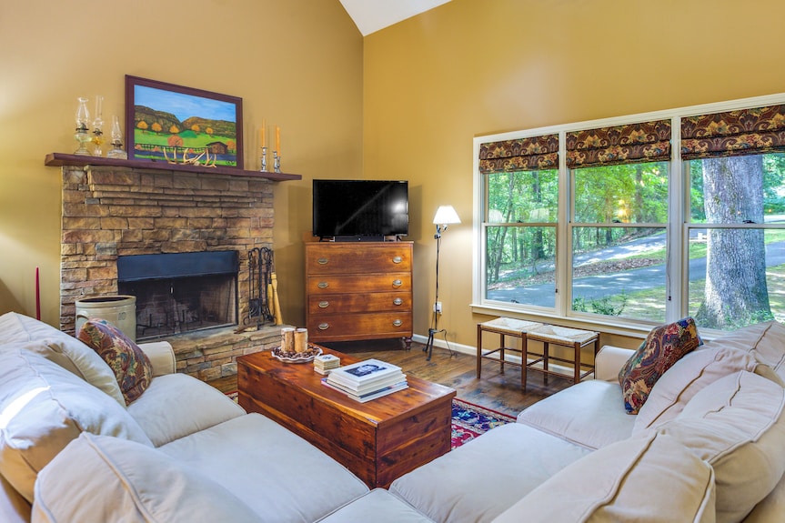 Dog-friendly Dahlonega Home W/ Private Fire Pit! - Dahlonega, GA
