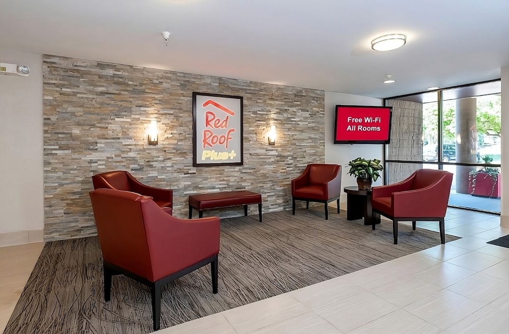 Family-friendly Property! Steps From World War I Memorial Park W/ Free Parking! - Foxborough, MA